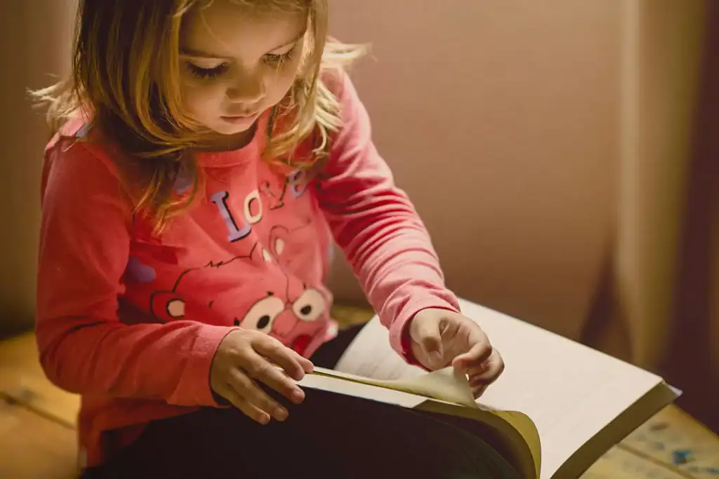 Hyperlexia Symptoms: 9 Signs Parents Can't Miss